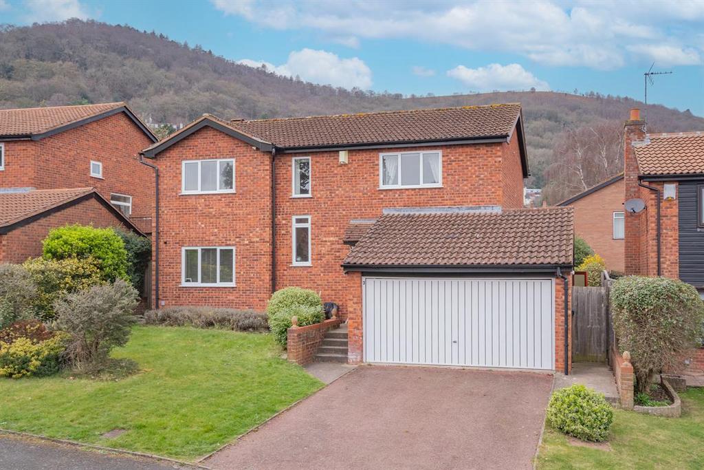 The Moorlands, Malvern, WR14 4PS 4 bed detached house for sale - £475,000