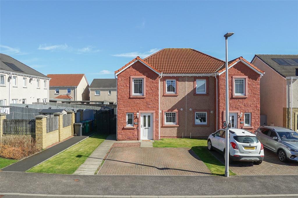 Poppy Grove, Fife KY8 3 bed semi-detached house - £192,000