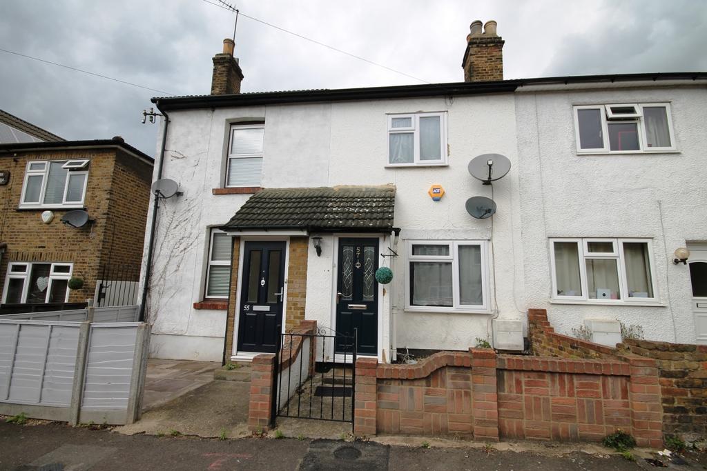Shaftesbury Road, Romford RM1 2 bed terraced house to rent - £1,900 pcm ...