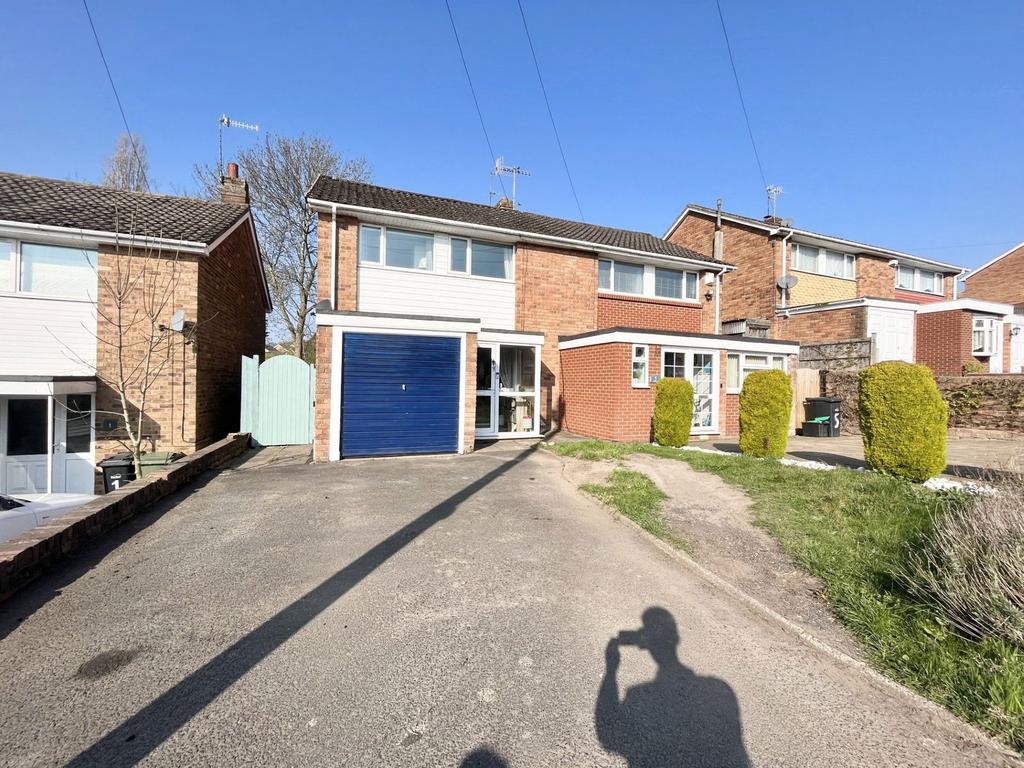 Woods Lane, Brierley Hill DY5 3 bed semi-detached house for sale - £225,000