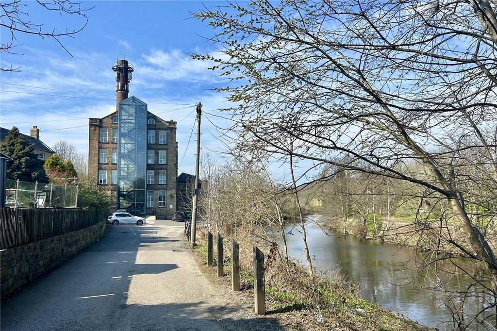 Fearnley Mill Drive, Huddersfield... 2 bed apartment for sale - £85,000