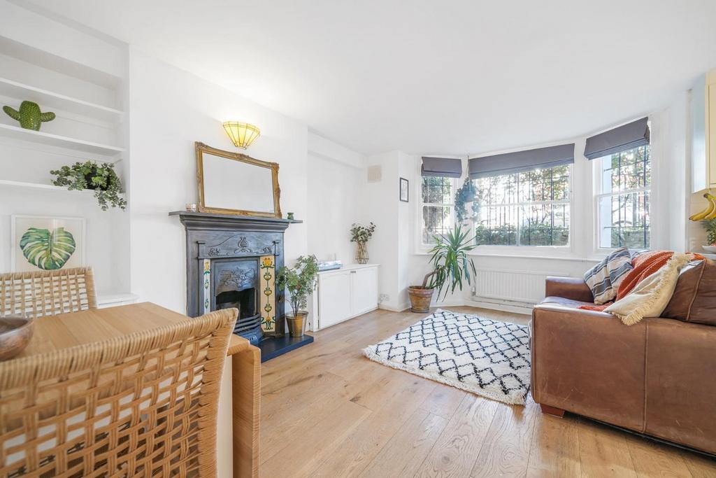 Hayter Road, SW2 2 bed flat - £550,000