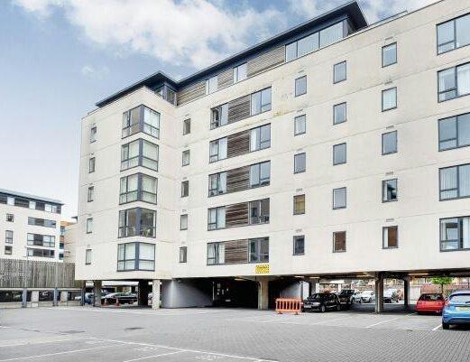 Falcon Drive, Cardiff CF10 2 bed apartment - £1,200 pcm (£277 pw)