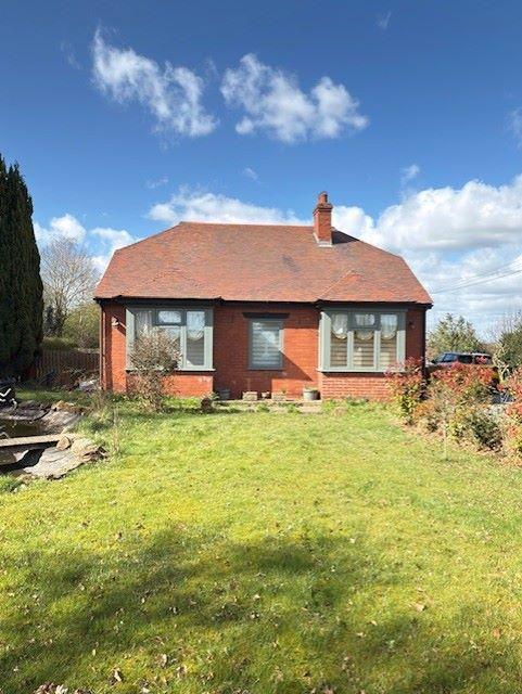 Hatton Road, Market Drayton TF9 3 bed bungalow for sale - £465,000
