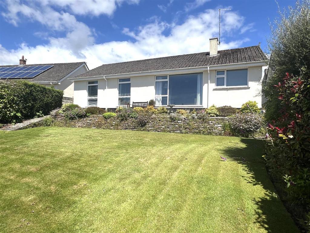 Trevear Close, St. Austell 3 bed bungalow - £300,000