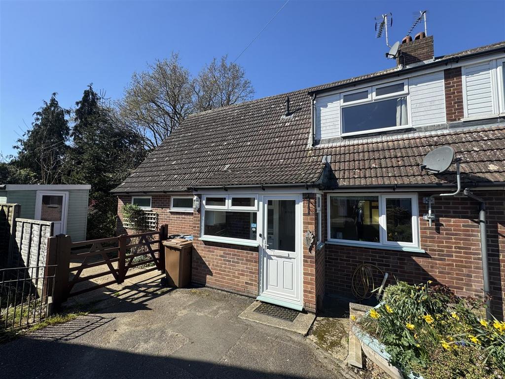 Temple Road, Ipswich IP3 3 bed semi-detached bungalow - £315,000