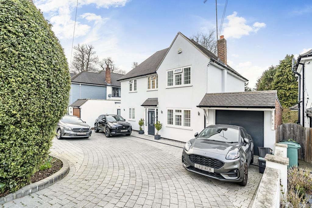 Rhyd-y-coed Yester Road, Chislehurst... 4 bed detached house - £1,300,000