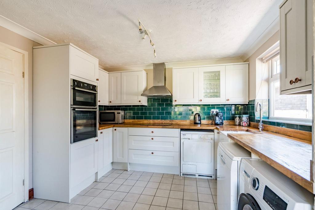 Tunstall Drive, Lowestoft 3 bed detached bungalow - £260,000