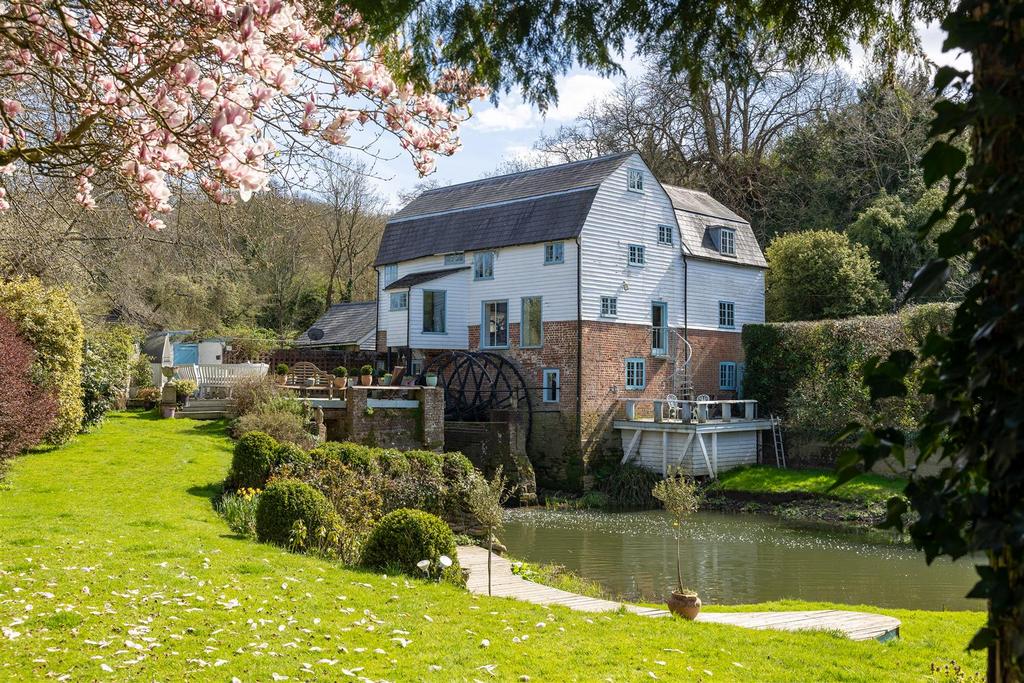 Reigate Road, Pixham 5 bed detached house for sale - £2,000,000