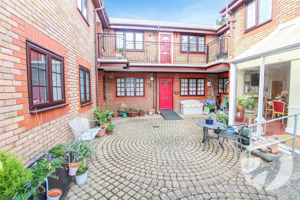 Footscray Road, London, SE9 2 bed flat for sale - £160,000
