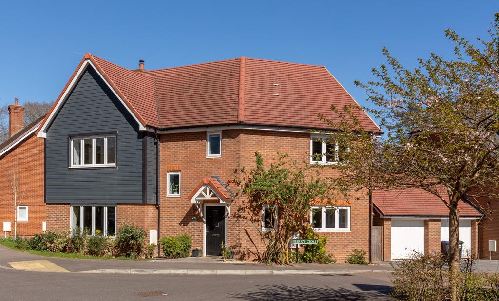 Berry Close, Copthorne, Crawley, West... 4 bed detached house for sale ...