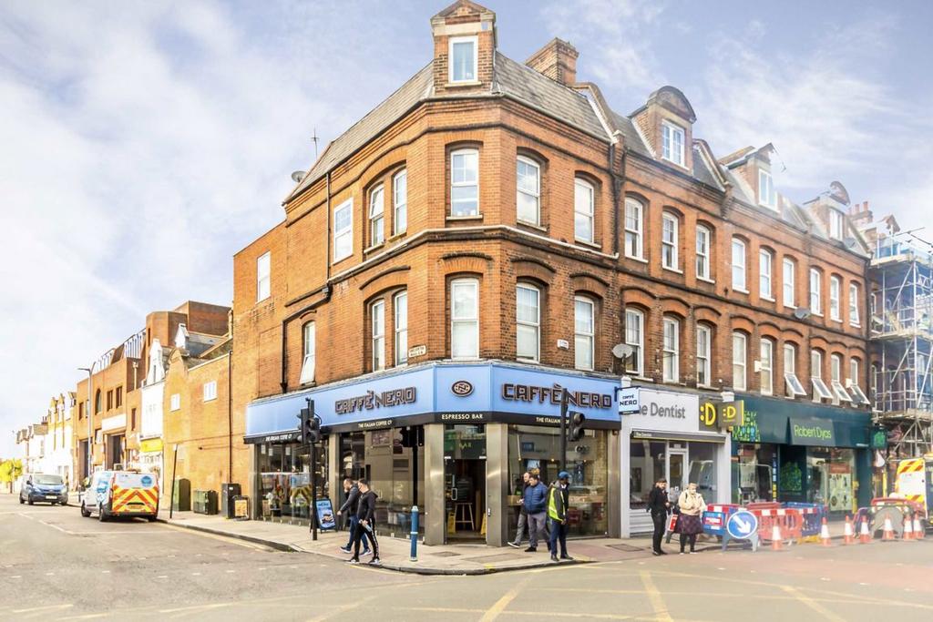 Putney High Street, London SW15 1 bed flat - £1,695 pcm (£391 pw)