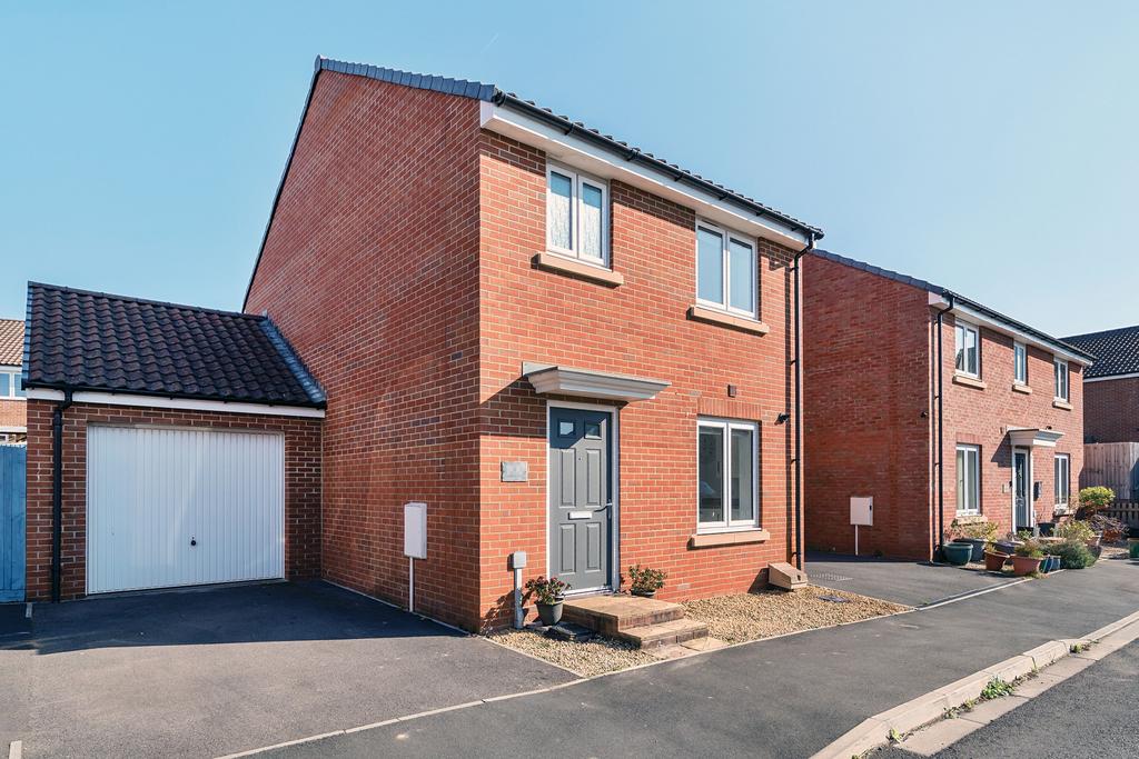Dragon Rise, Norton Fitzwarren 3 bed detached house for sale - £300,000
