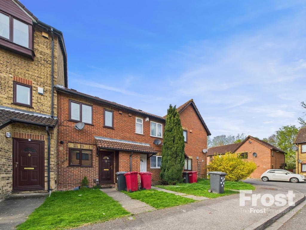 Haig Drive, Slough, Berkshire, SL1 2 bed terraced house - £1,500 pcm (£ ...