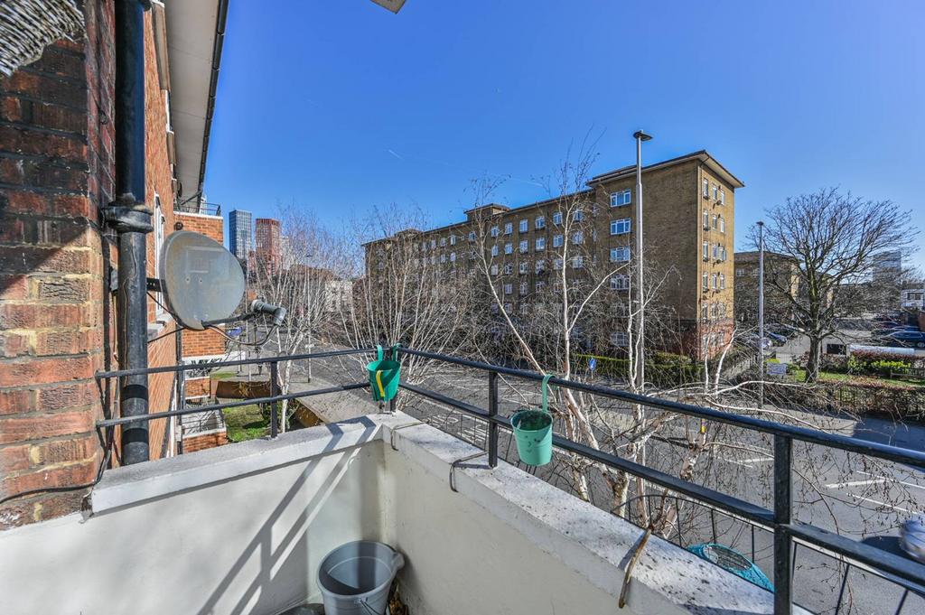 Fount Street, Nine Elms, London, SW8 3 bed flat for sale - £450,000