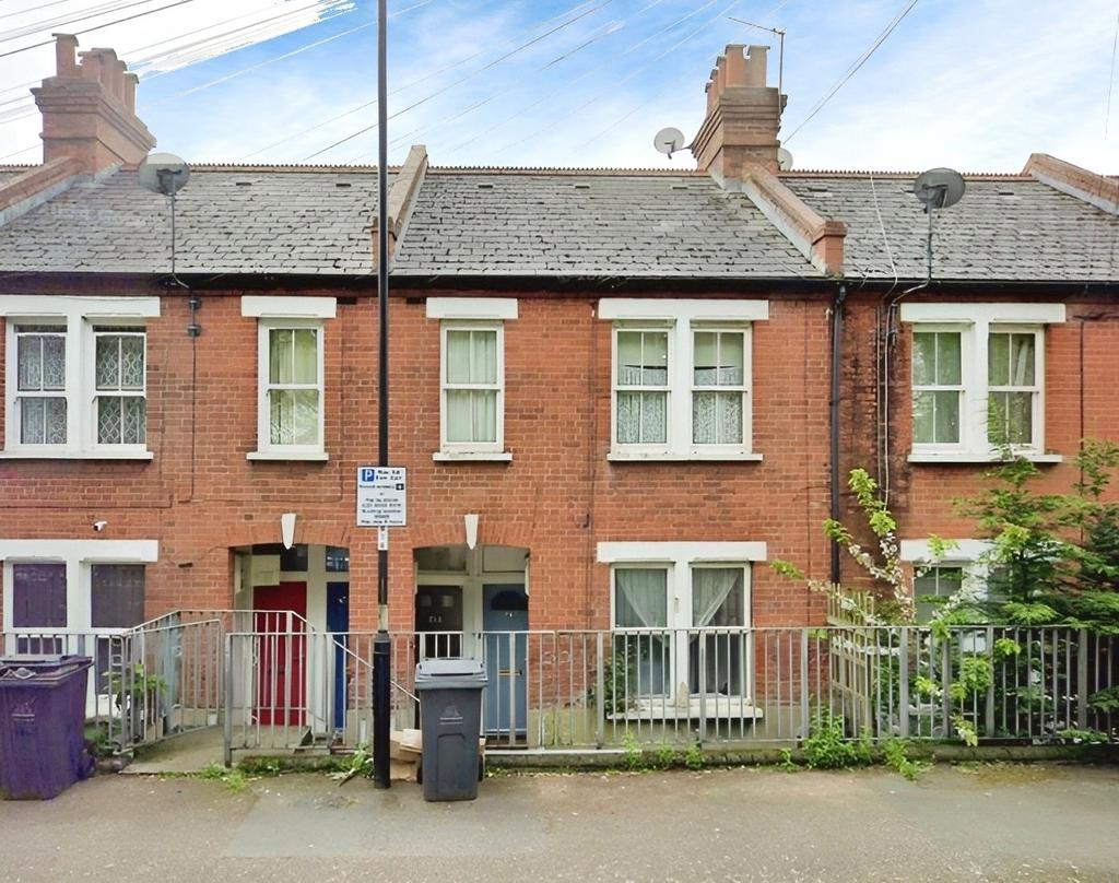Princess Road, Croydon, CR0 2 bed terraced house - £240,000