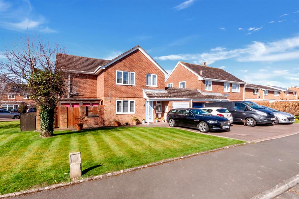 Seward Road, Badsey, Evesham 4 bed detached house for sale - £450,000