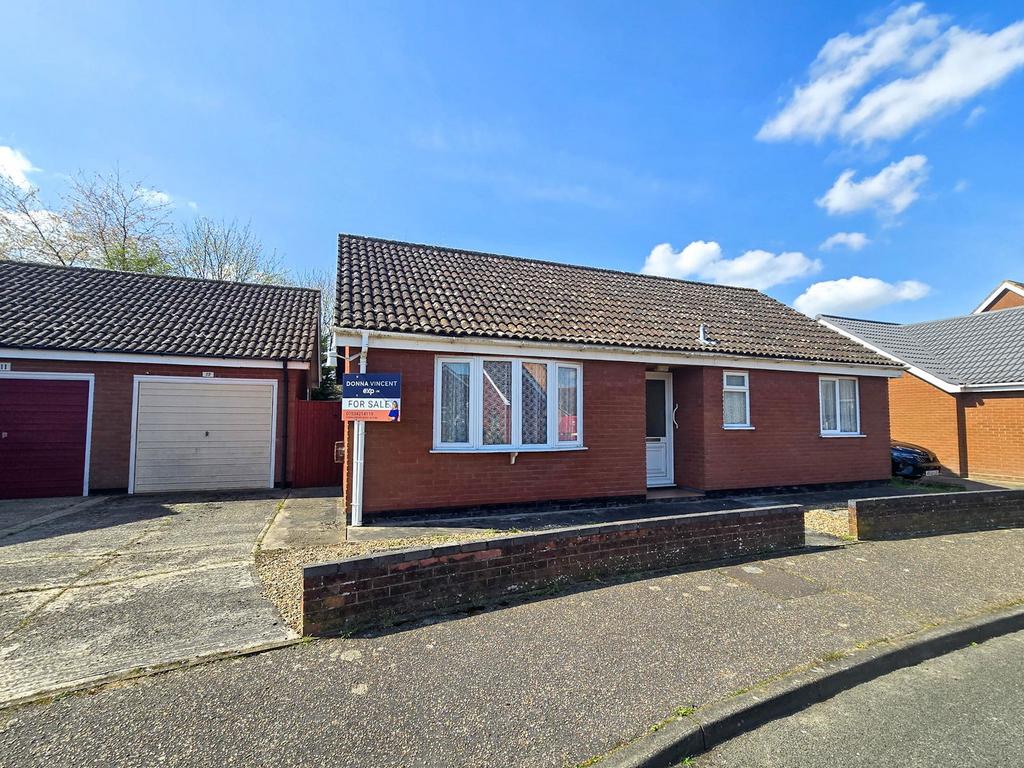 Primrose Close, Attleborough NR17 2 bed detached bungalow - £260,000