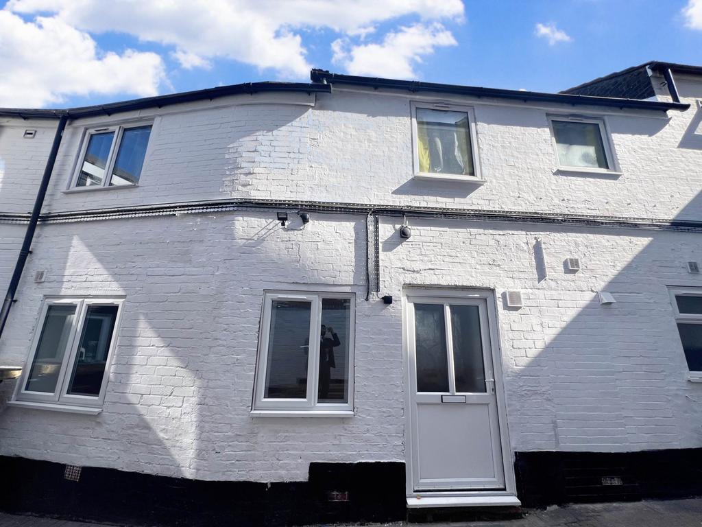 Hightown Road, Luton LU2 1 bed flat to rent - £900 pcm (£208 pw)