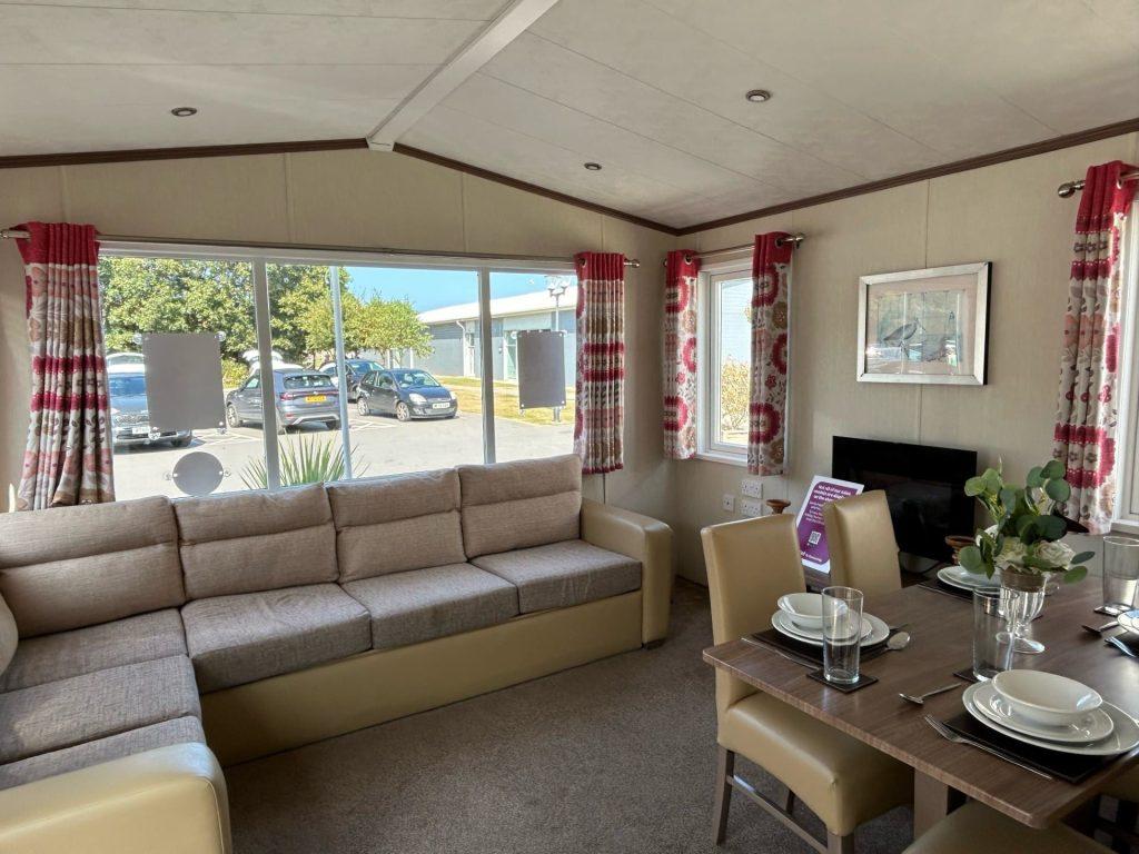 Sand le Mere Holiday Park 2 bed park home - £37,995