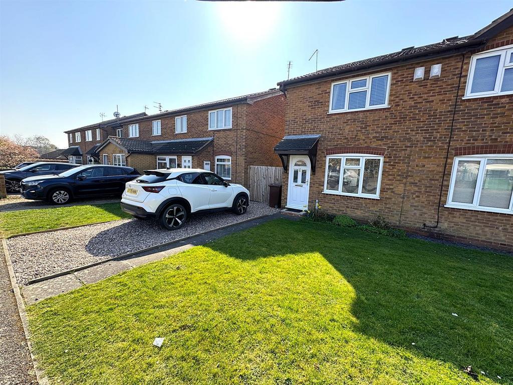Wensleydale Park, Corby NN17 2 bed semi-detached house - £190,000