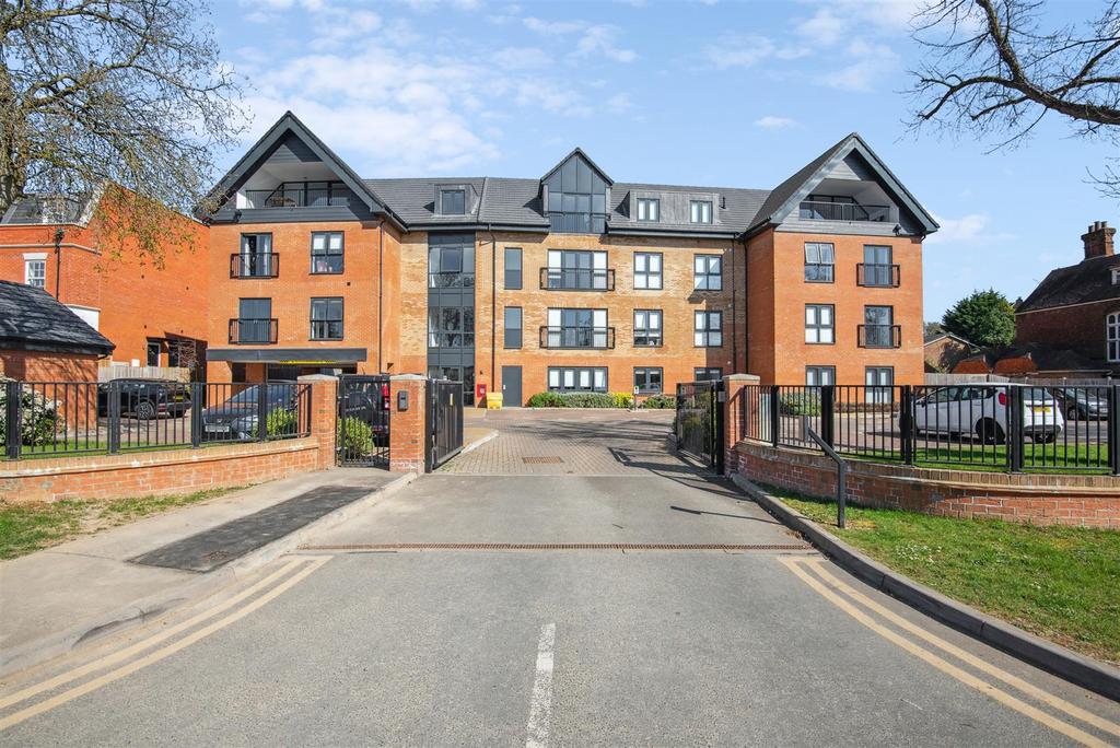 DeHavilland House, Stevenage SG1 2 bed apartment for sale - £425,000