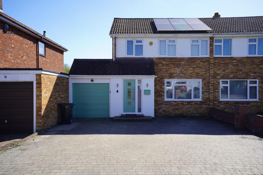 Mary MacArthur Place, Stansted CM24 3 bed semi-detached house for sale ...