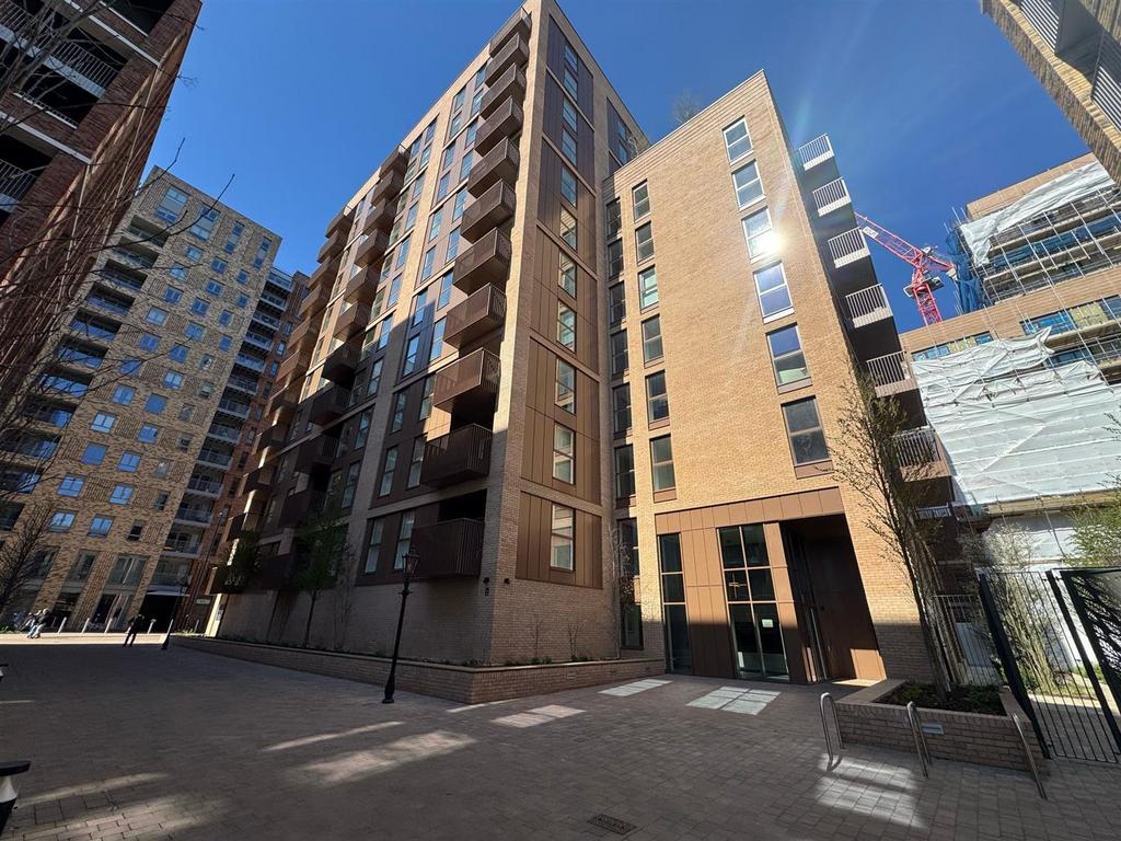 2C Mary Neuner Road, Haringey N8 2 bed apartment - £2,350 pcm (£542 pw)