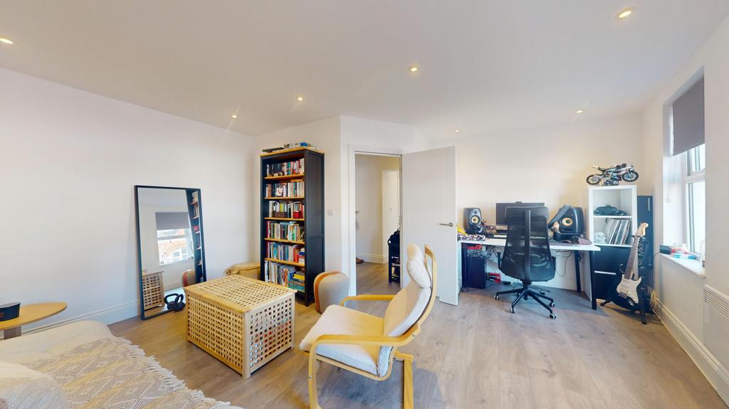 Ballards Lane, London, N12, London, N12 1 bed flat - £1,475 pcm (£340 pw)