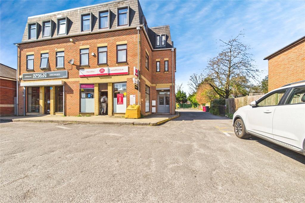 School Road, Tilehurst, Reading... 2 bed apartment for sale - £210,000