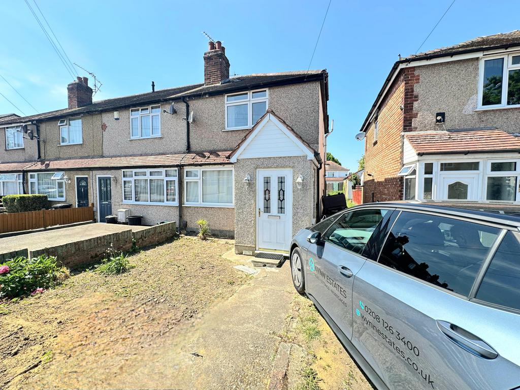 Woodrow Avenue, Hayes UB4 2 bed end of terrace house to rent - £2,000 ...