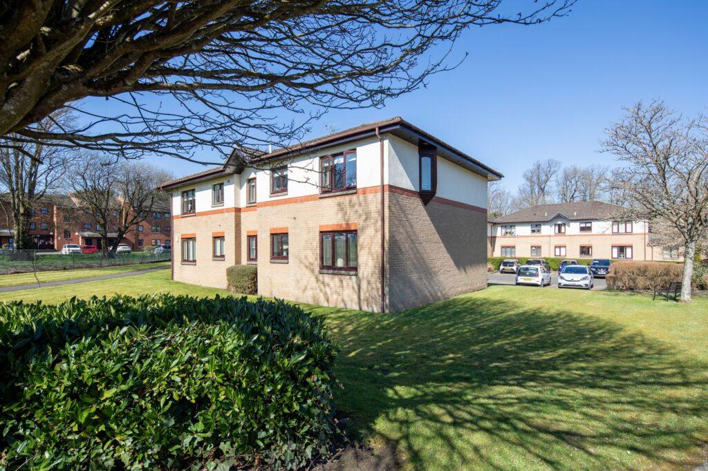 Riverside Court, Linnpark Avenue... 2 bed retirement property - £129,000