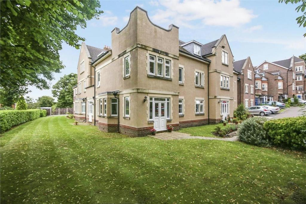 Grove Lane, Hale 2 bed apartment - £1,300 pcm (£300 pw)