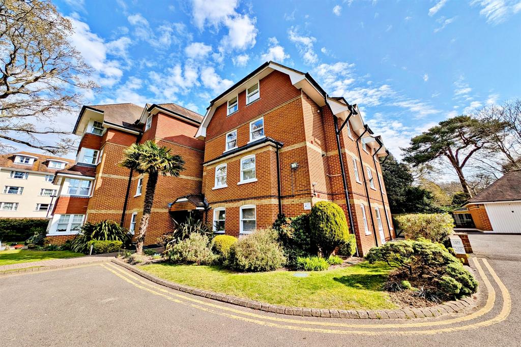 Bournemouth 2 bed flat - £255,000