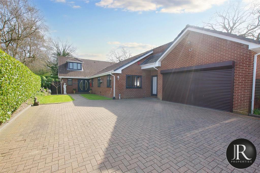 Hagley Road, Rugeley WS15 5 bed detached house for sale - £625,000