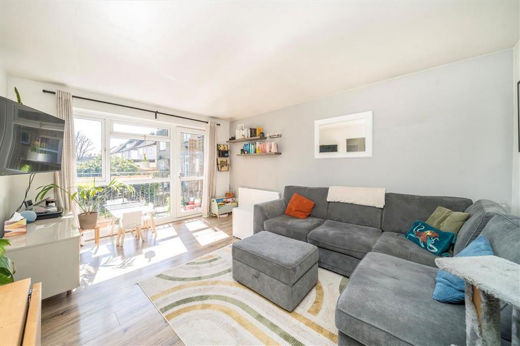 Balder Rise, London SE12 2 bed flat for sale - £300,000