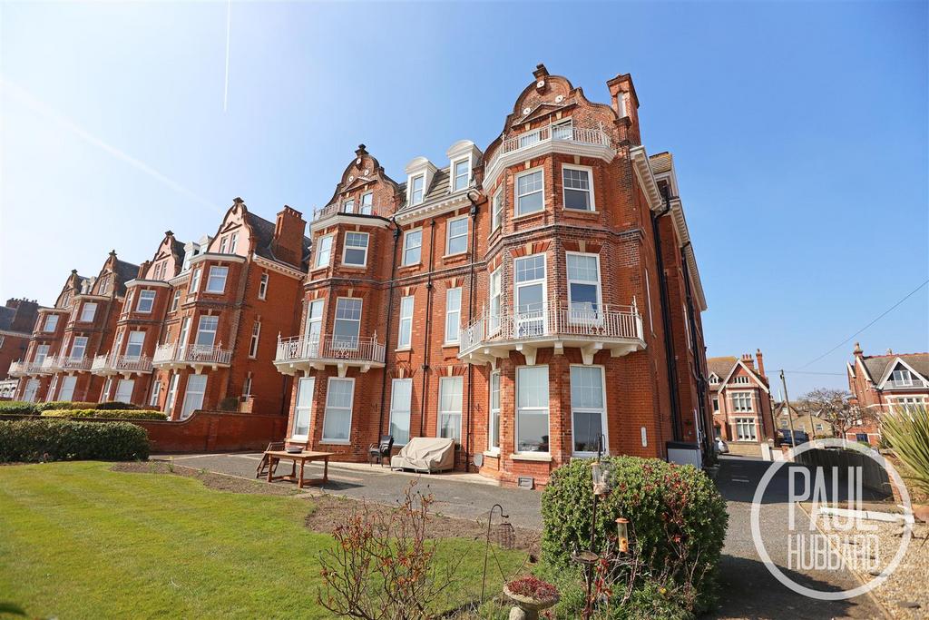 Kirkley House, Kirkley Cliff Road... 2 bed apartment for sale - £190,000