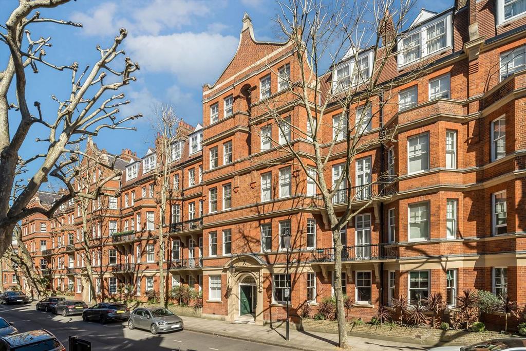 Cheyne Court, London SW3 3 bed flat for sale - £2,500,000