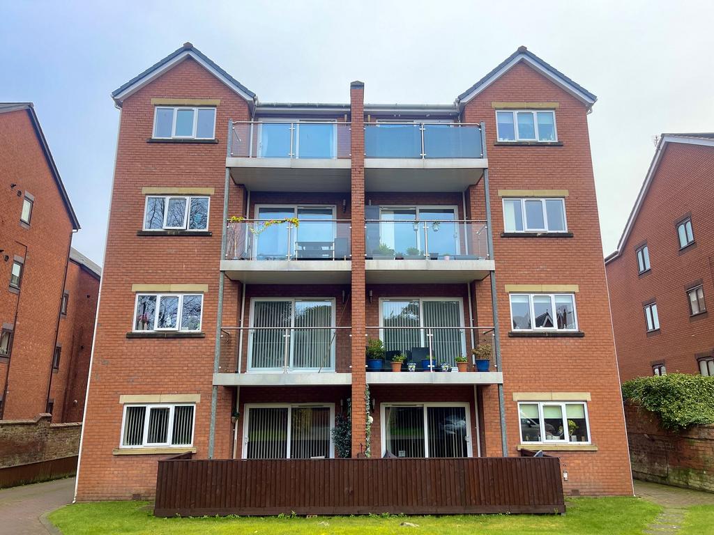 Southport PR9 2 bed flat to rent - £900 pcm (£208 pw)