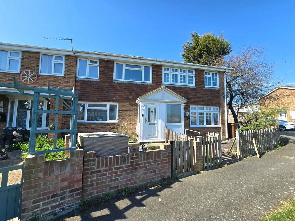 Emerald View, Sheerness ME12 3 bed terraced house - £220,000