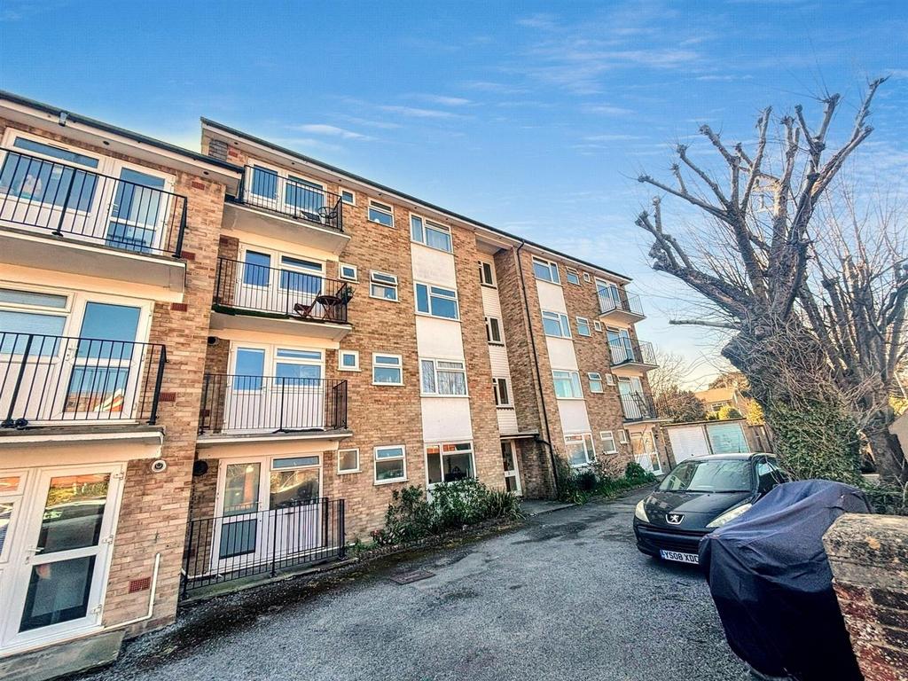 Mill Road, Eastbourne 2 bed flat - £199,950