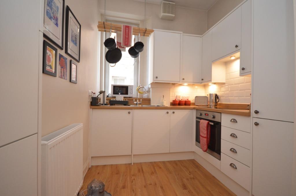 Merchiston Grove, Edinburgh, EH11 2 bed flat - £1,300 pcm (£300 pw)