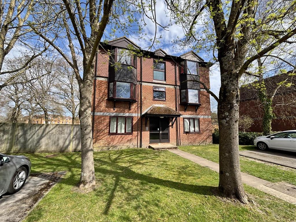 Cherberry Close, Fleet GU51 1 bed apartment for sale - £175,000