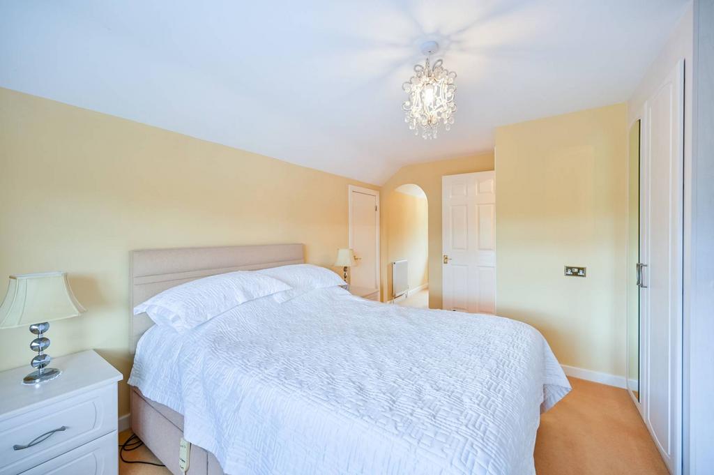 Ray Lea Close, Maidenhead, SL6 4 bed semi-detached house for sale - £ ...