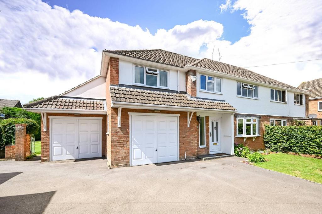 Ray Lea Close, Maidenhead, SL6 4 bed semi-detached house for sale - £ ...