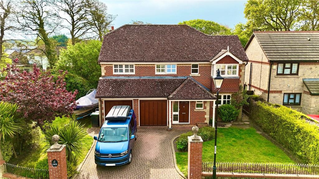 Osprey Close, Christchurch BH23 4 bed detached house for sale - £815,000