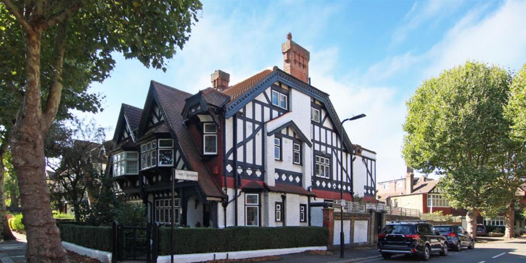 En-Suite Room, West Lodge Avenue... 1 bed house of multiple occupation ...