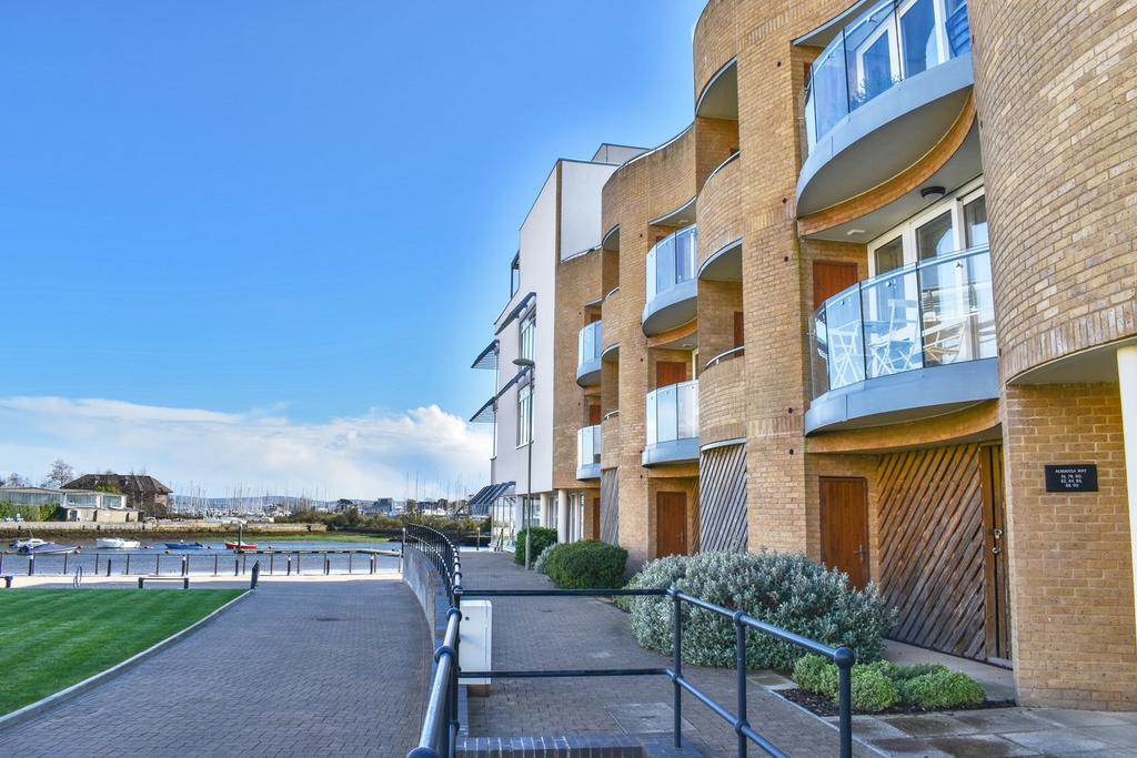 Almansa Way, Lymington, SO41 1 bed flat for sale - £310,000