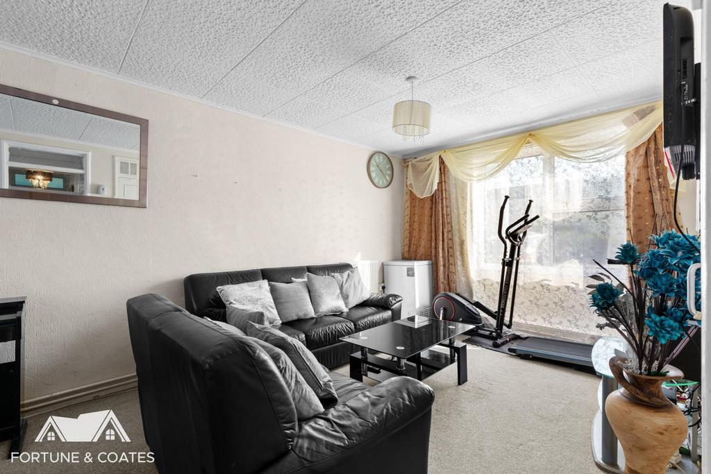 Milwards, Harlow 2 bed flat - £190,000