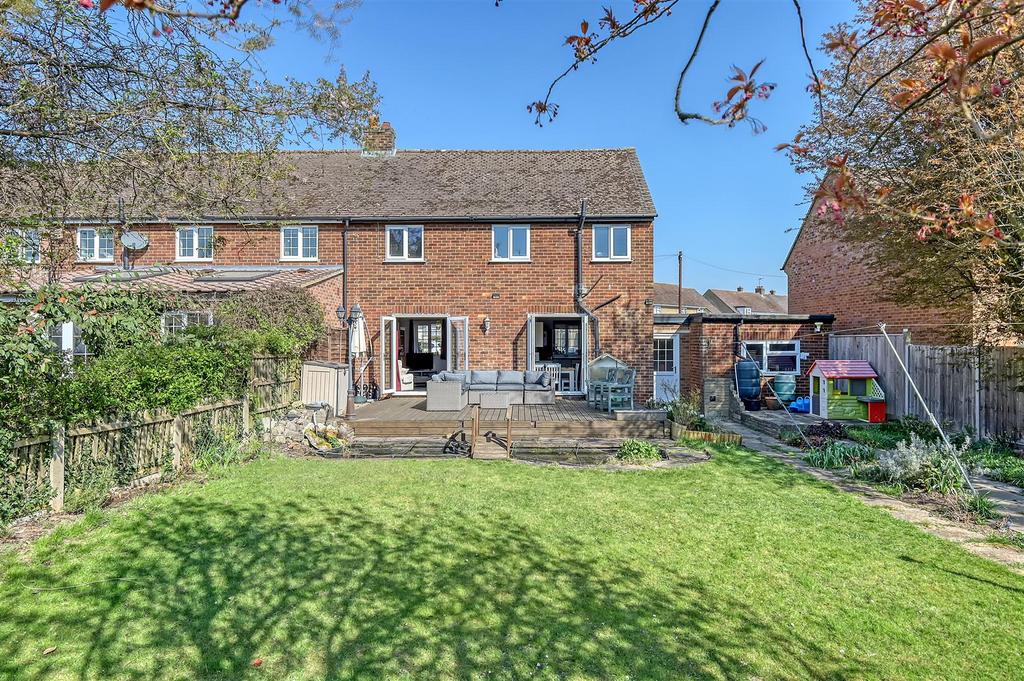New River Avenue, Stanstead Abbotts 3 bed semi-detached house - £550,000
